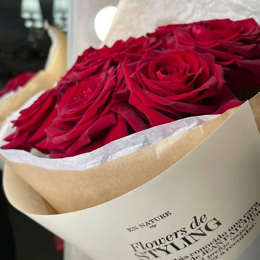 АЗАЛИЯ FLOWERS Букет- комплимент из эквадорских роз сорта Explorer ...