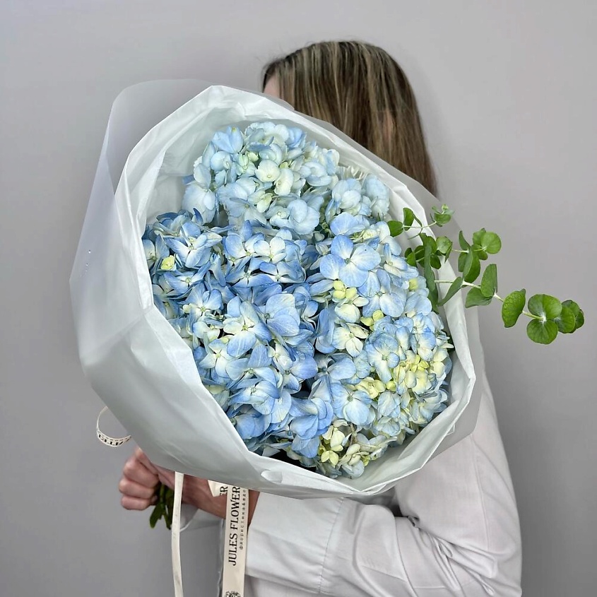 JULES FLOWER ATELIER Букет из голубой гортензии купить по низким ценам ...